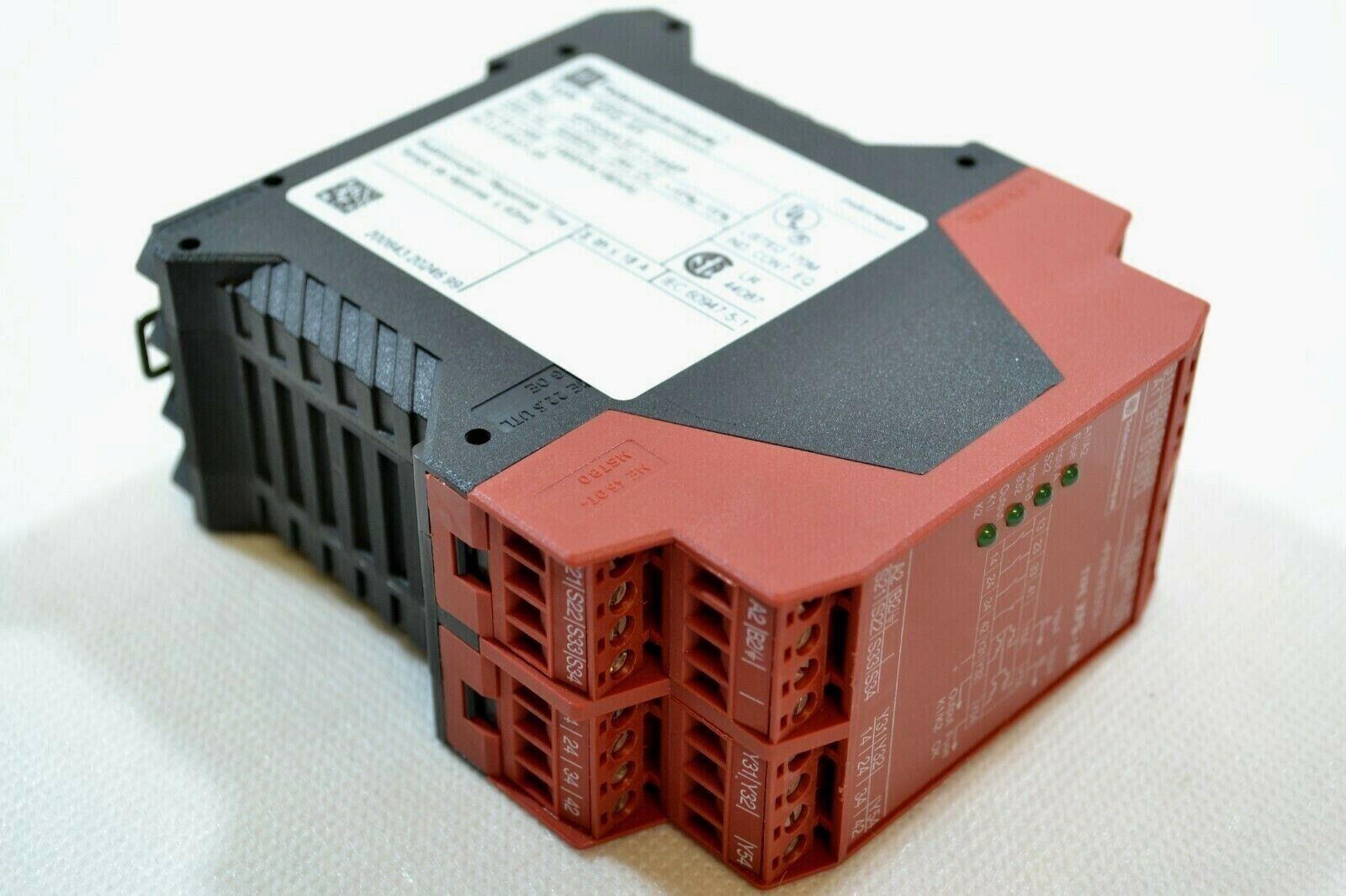 Telemecanique XPS-AK | XPSAK371144P 230VAC 24VDC safety relay ...
